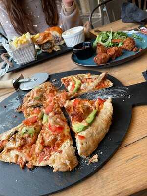 Racks Pool & Sports Bar in Grimsby - Menu, Reviews, Photos